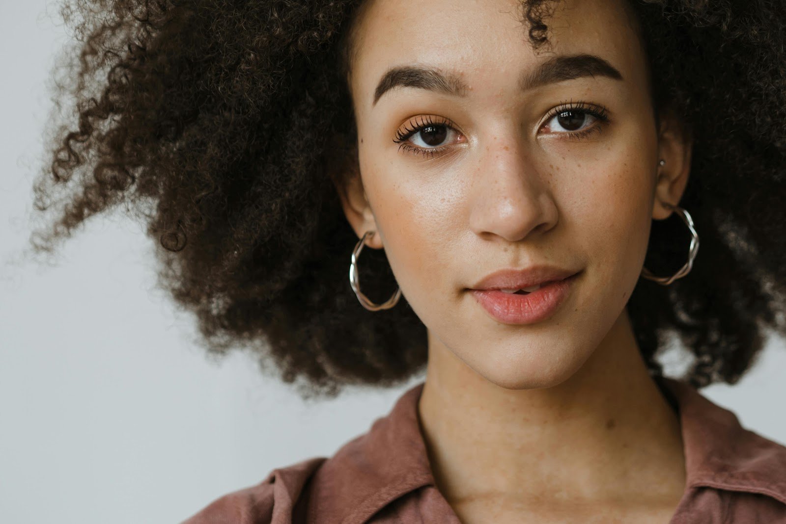 Silver Hoop Earrings: A Timeless Classic for Women - Liverpoolbuzz